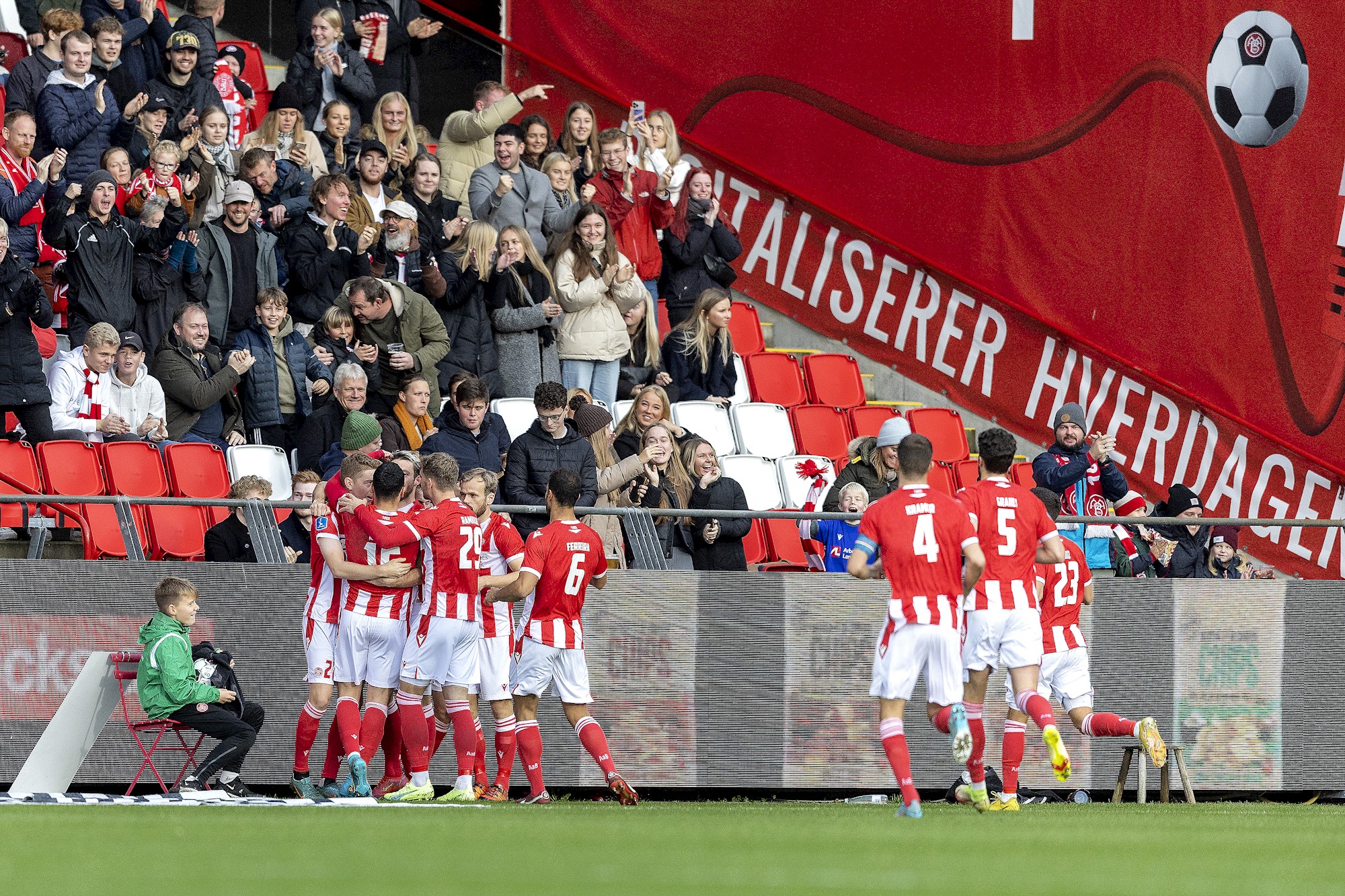 AaB TV: Stem på månedens mål i november